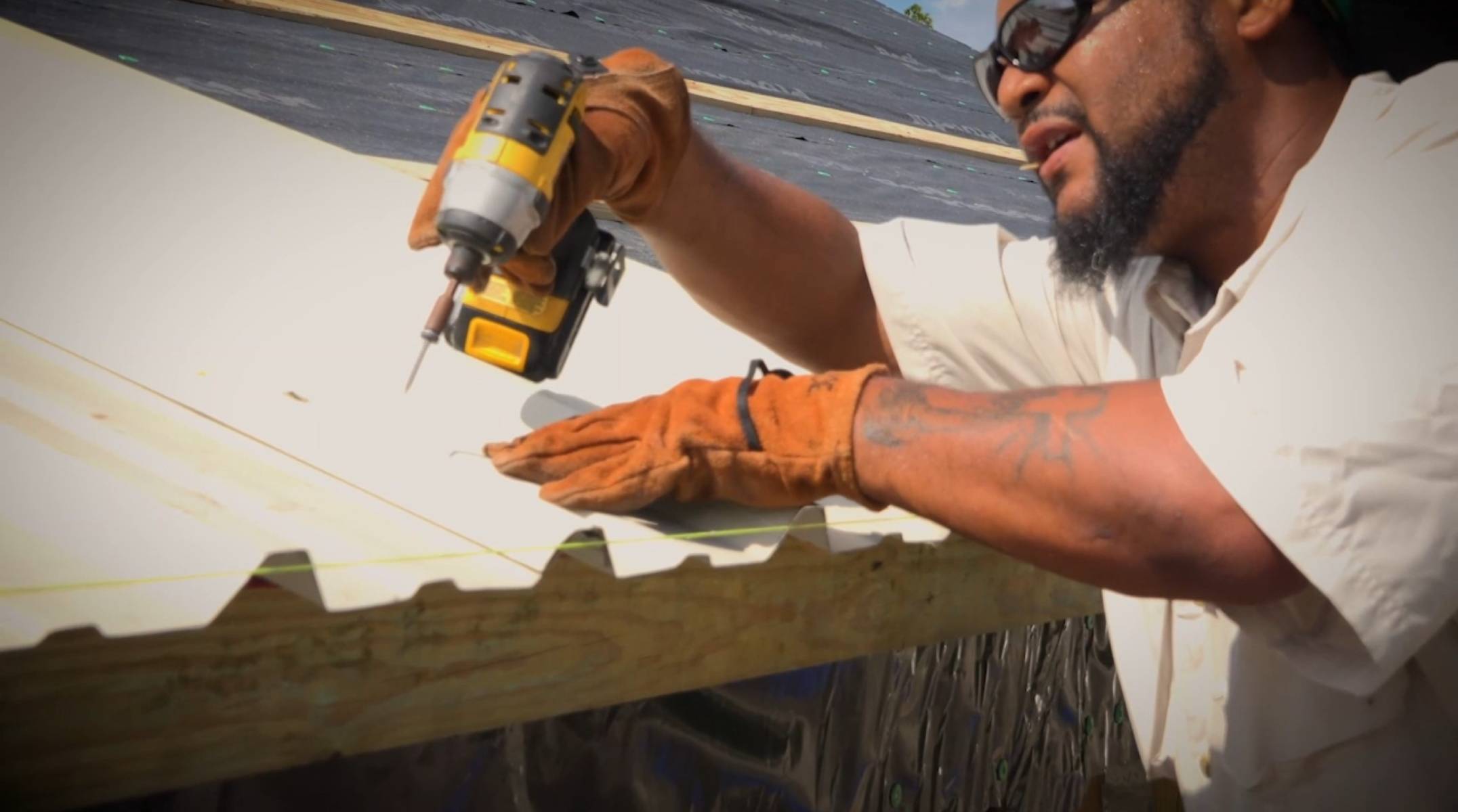 Exterior Walls, Metal Roof, and Water-Proofing – Videos – Mother Earth News